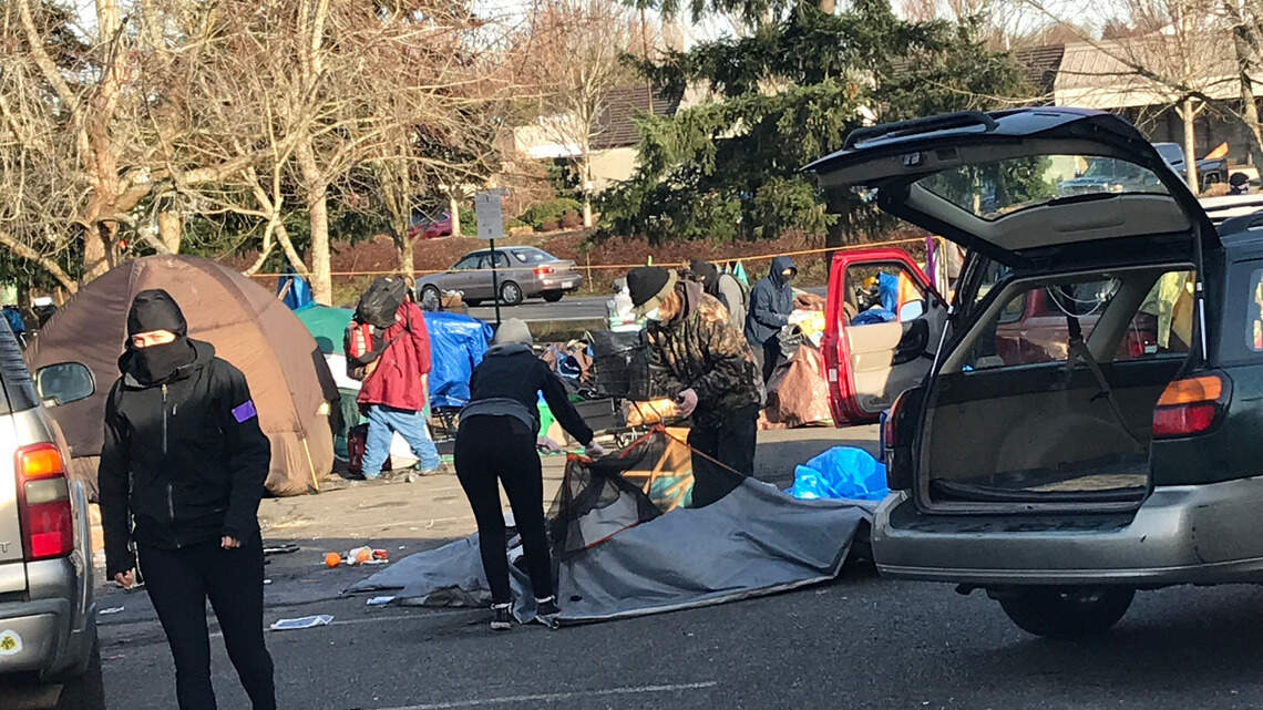 Bellingham city crews remove Geri Fields homeless camp | Bellingham Herald