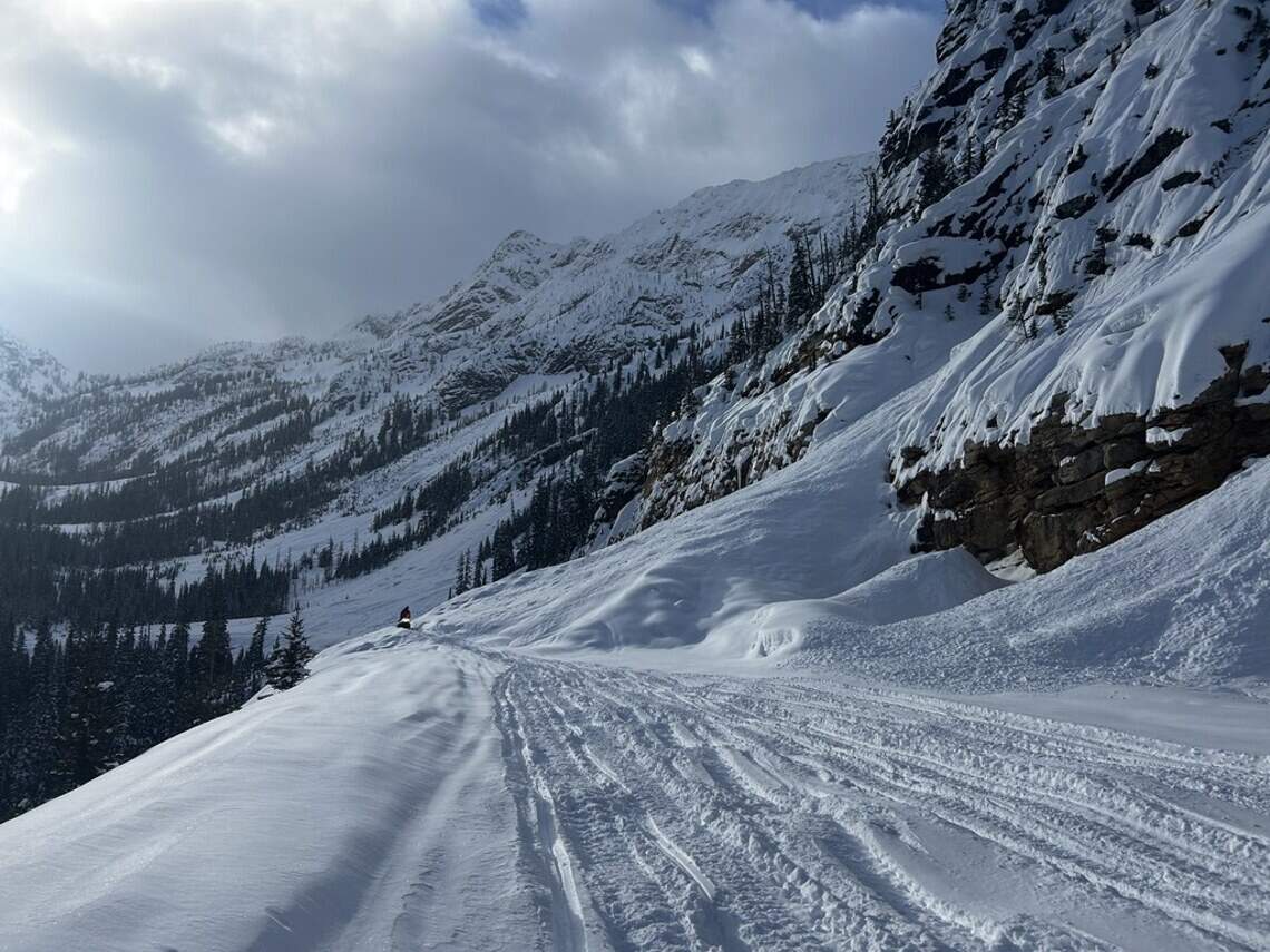 Crews tackle Highway 20 snow and rockslides at Early Winters ...